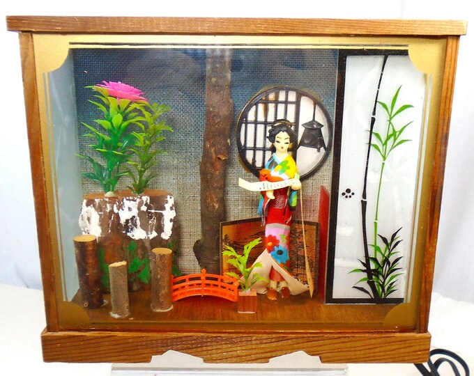 Vintage 1970's Japanese "geisha Girl Table Lamp" in Decorative Glass ...
