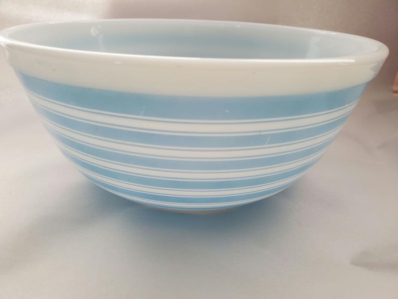 PYREX Blue and White Rainbow Stripe Mixing Bowl 403 2 1/2 Qt. - Etsy