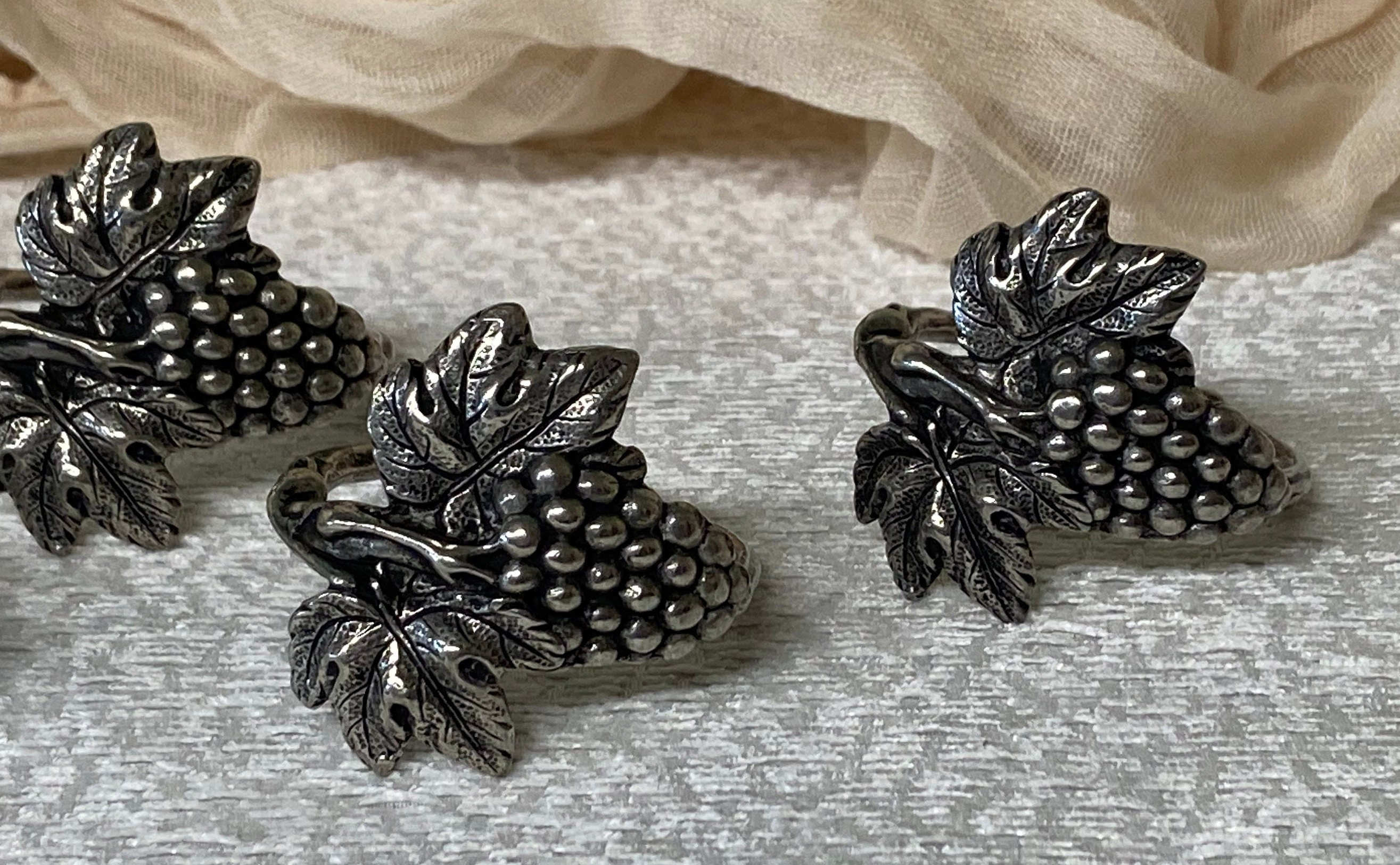 Vintage Pewter Grape Cluster Napkin Rings ~ Set of 4 Grape Napkin Rings ...