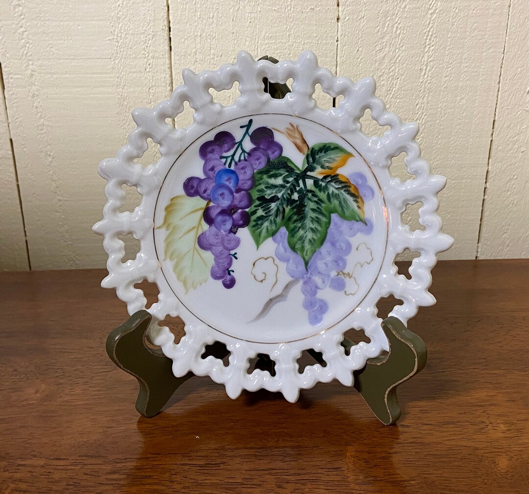Vintage Milk Glass Handpainted Grape Plate ~ Grape Plate ~ NW4/381A ...