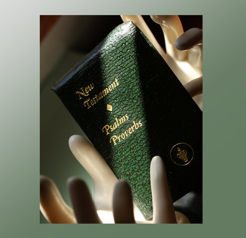 New Testament Holy Bible Vintage Pocket Sized Dark Green Leather Book ...