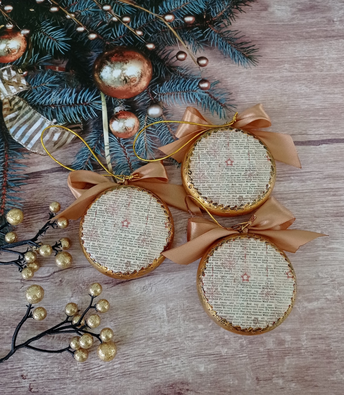 Wooden Christmas Ornaments Round Form With Watches in Vintage Styles ...