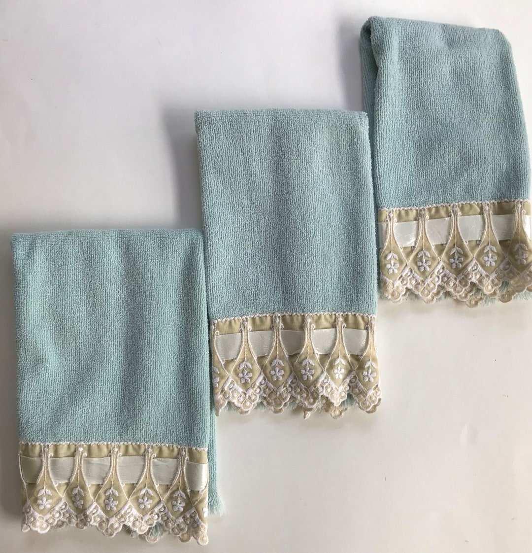 Three Vintage Terry Hand Towels - Etsy
