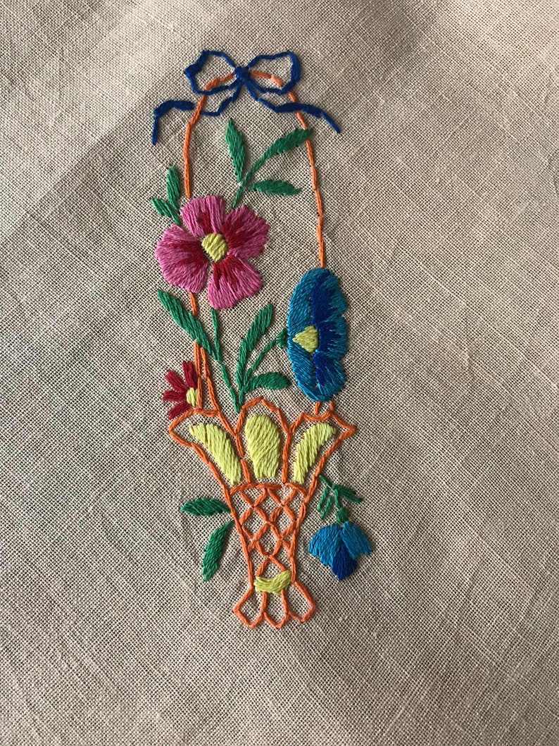 Vintage Embroidered Salmon Colored Tablecloth and Napkins - Etsy
