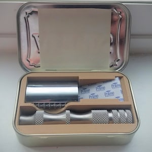 Travel Razor Tins - Altoids Size - Etsy