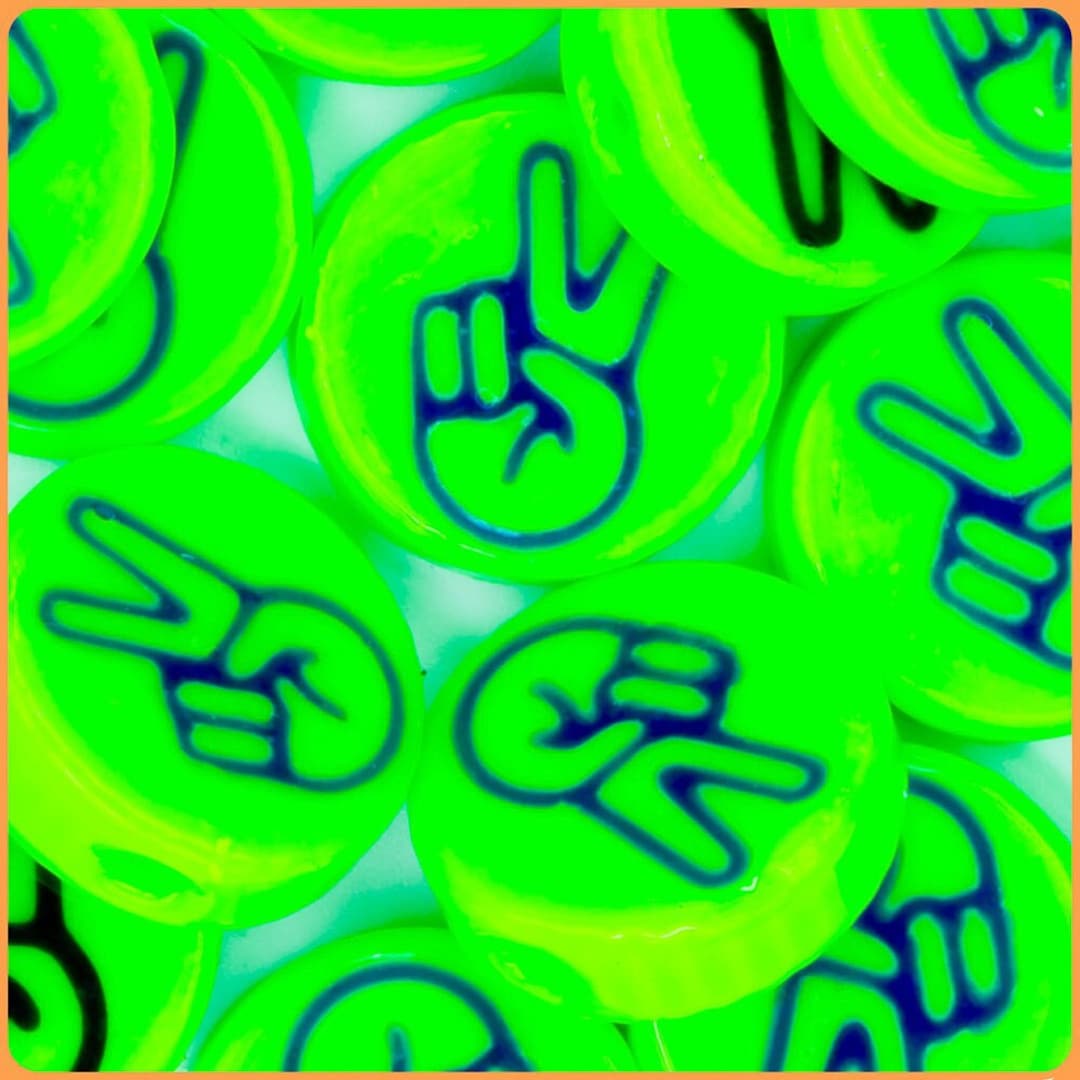 Peace PLUR Sign Custom Plastic Beads - Kandi Bracelets - Kandies World ...