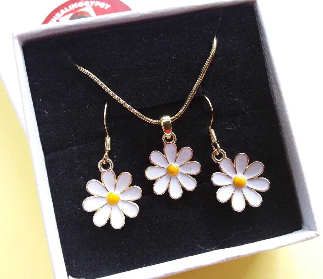 White Daisy Jewelry Gift Set by the Healing Gypsy* White Daisy Necklace ...