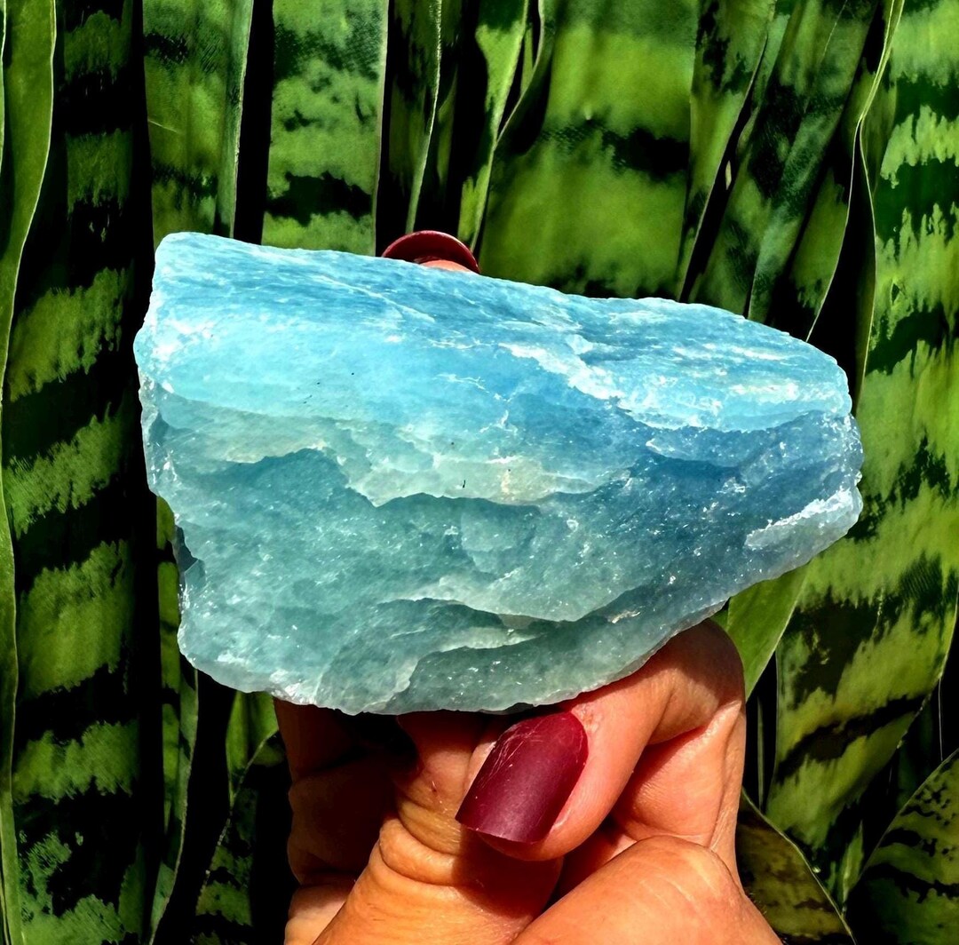 Natural Aquamarine Crystal for Calming Energy, Tranquilitiy & Happiness ...