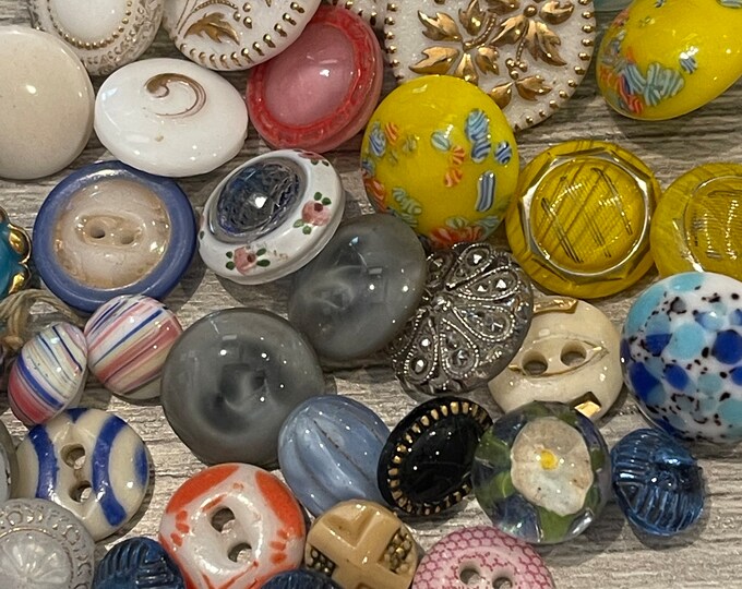 Glass Vintage Buttons - Very Pretty - Etsy