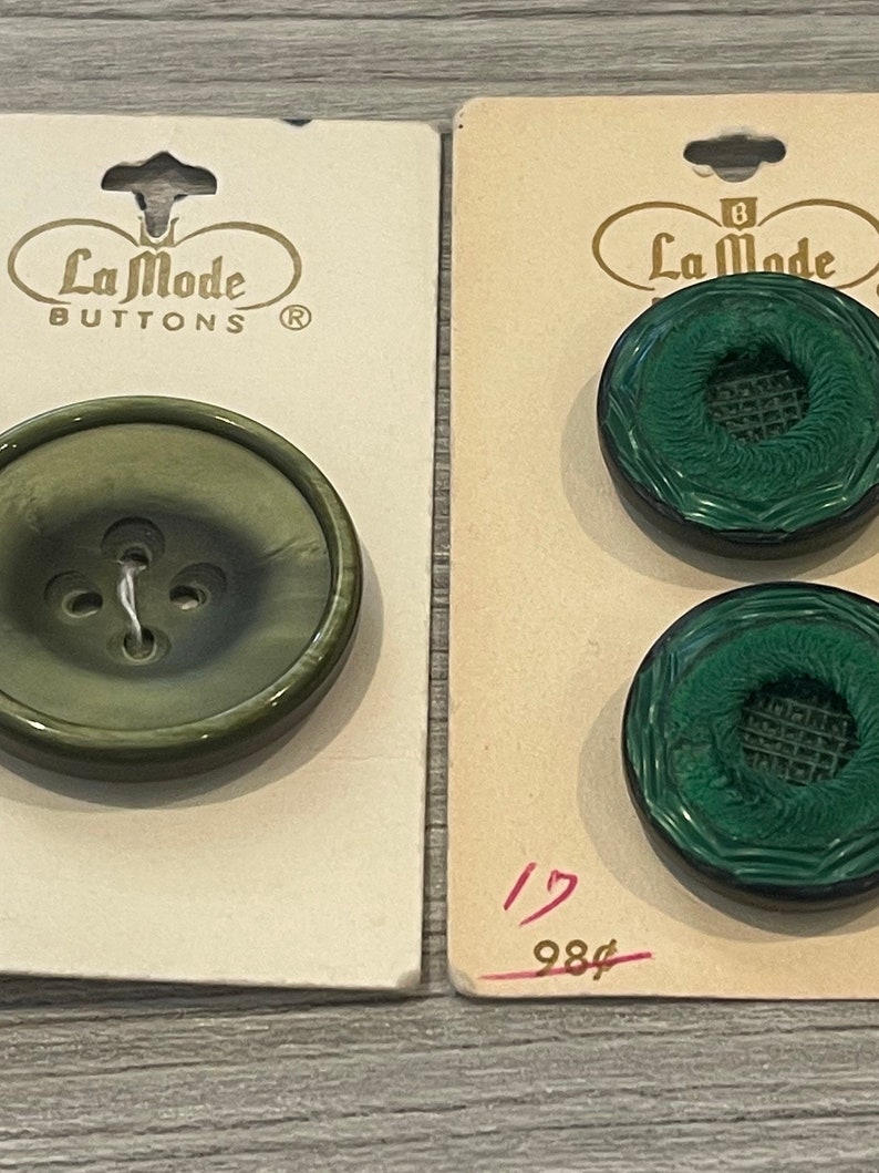 La Mode Buttons Beautiful Green Still on Original Cards - Etsy