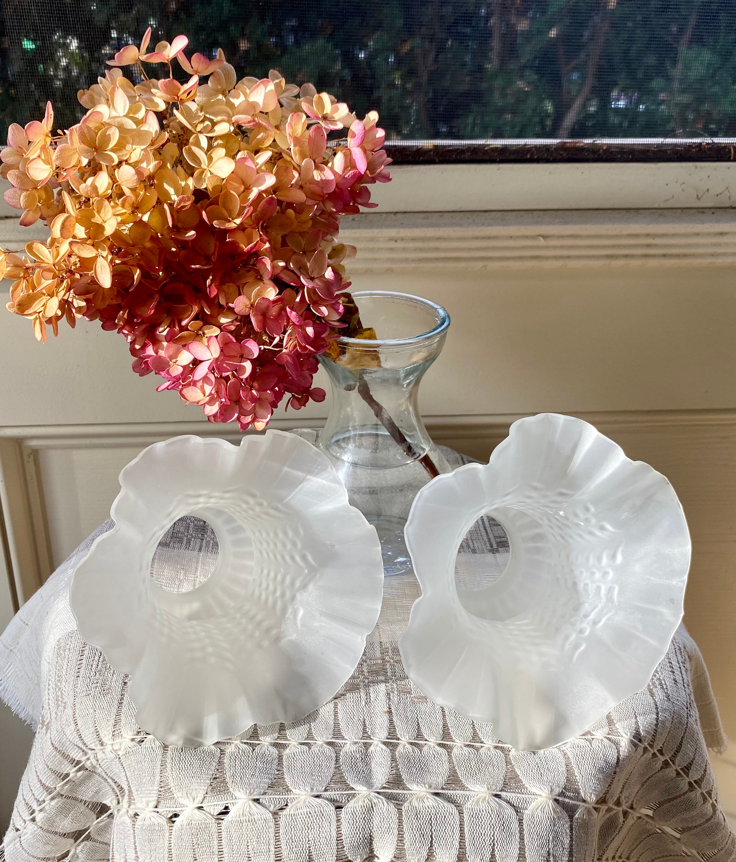 A Lovely Vintage Frosted Glass Frilly Lampshade Victorian Lighting 2 ...