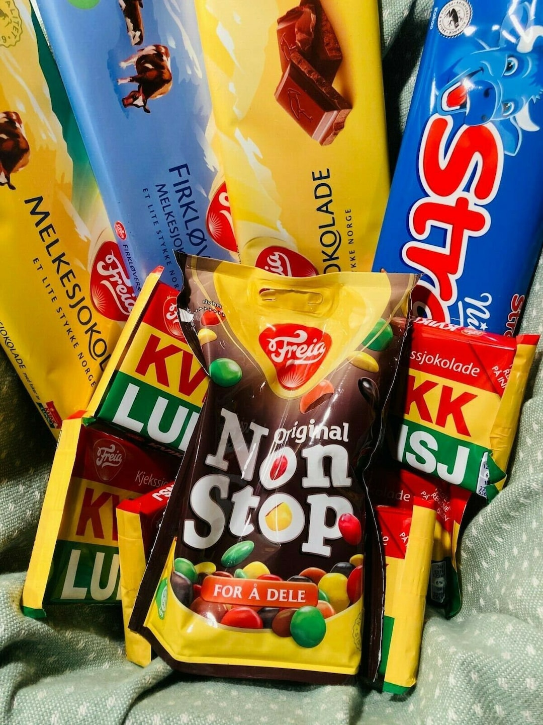 Norwegian Candy Mix #6 Stratos Melkesjokolade Firkløver Kvikk Lunsj Non ...