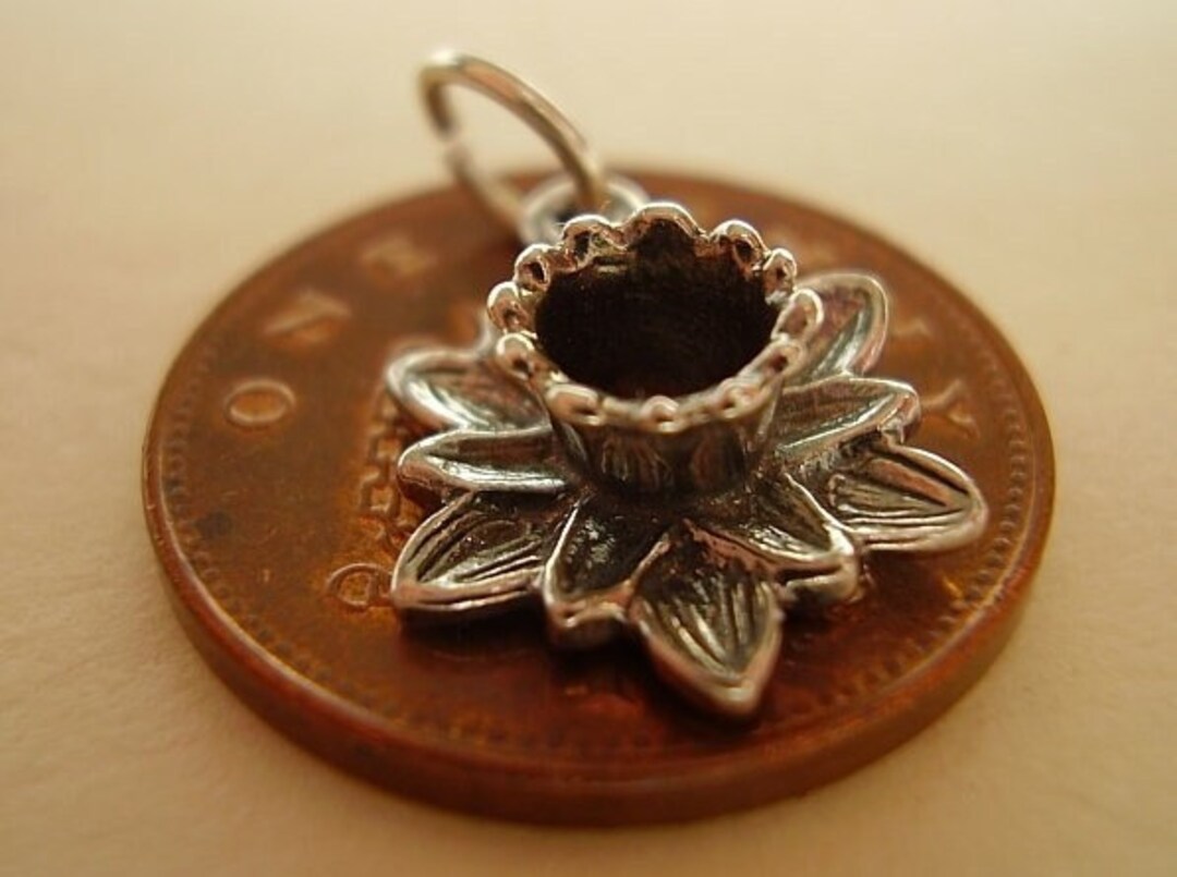 Sterling Silver DAFFODIL Charm - Etsy