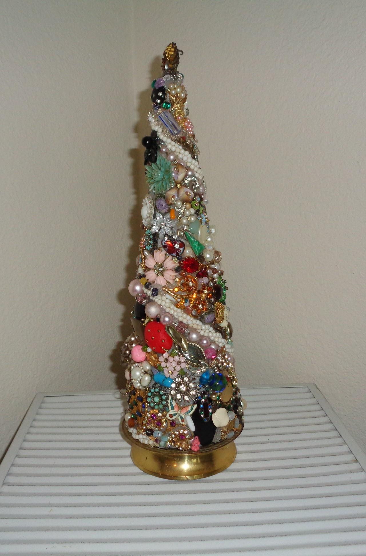 Jeweled Christmas Tree Made With Vintage Jewelry - Etsy