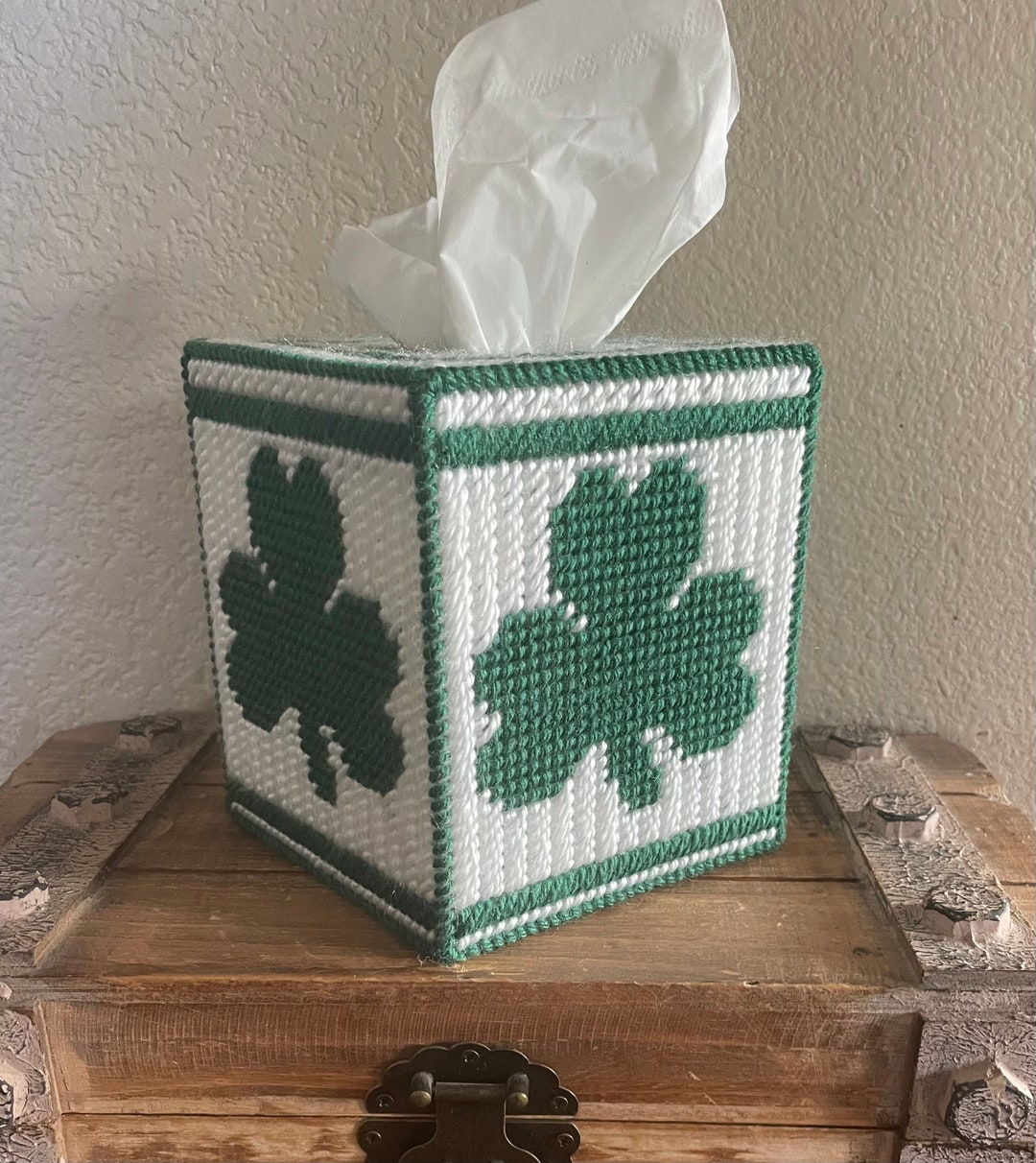 St Patrick's Day Tissue Box Cover, Shamrock Design, Green and White ...