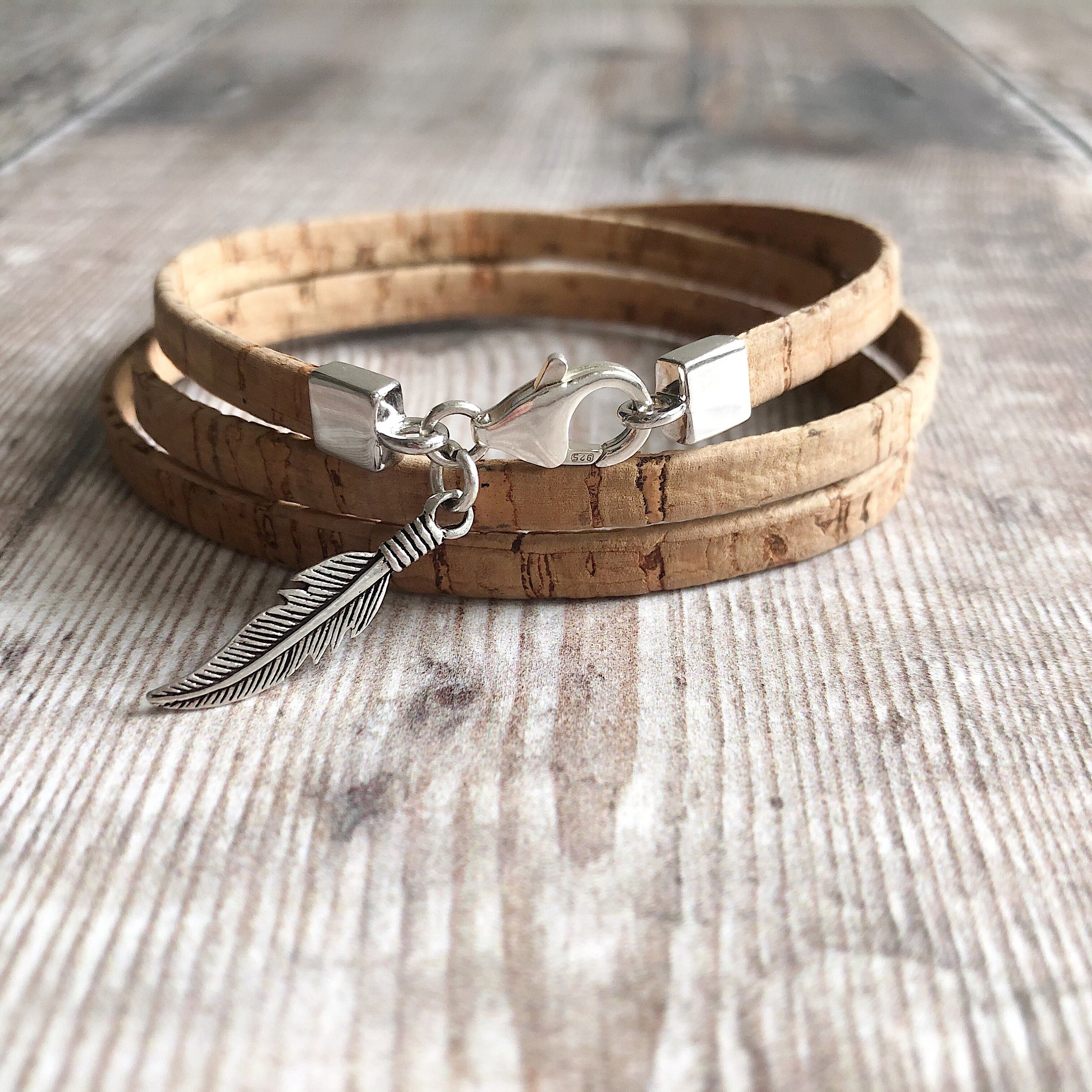 Pulsera de envoltura de corcho con amuleto de plumas de plata de ley ...