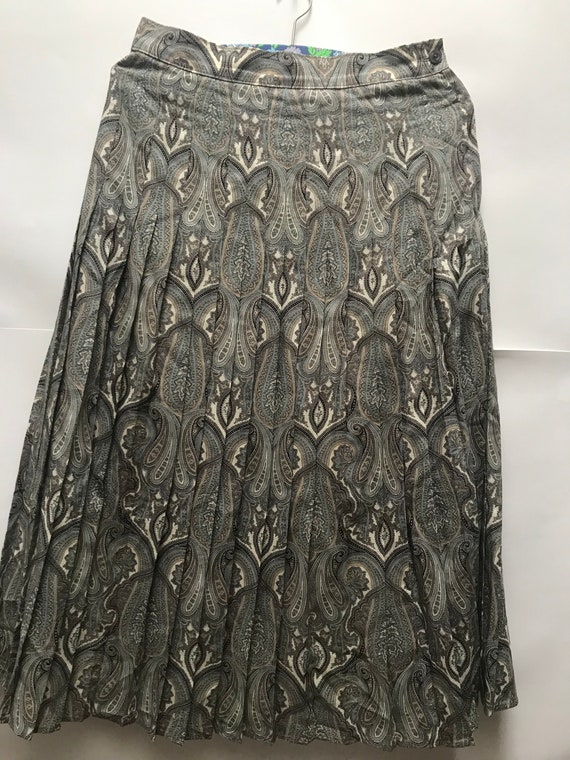 Pure New Wool Pleated Grey Paisley Pattern Marks and … - Gem
