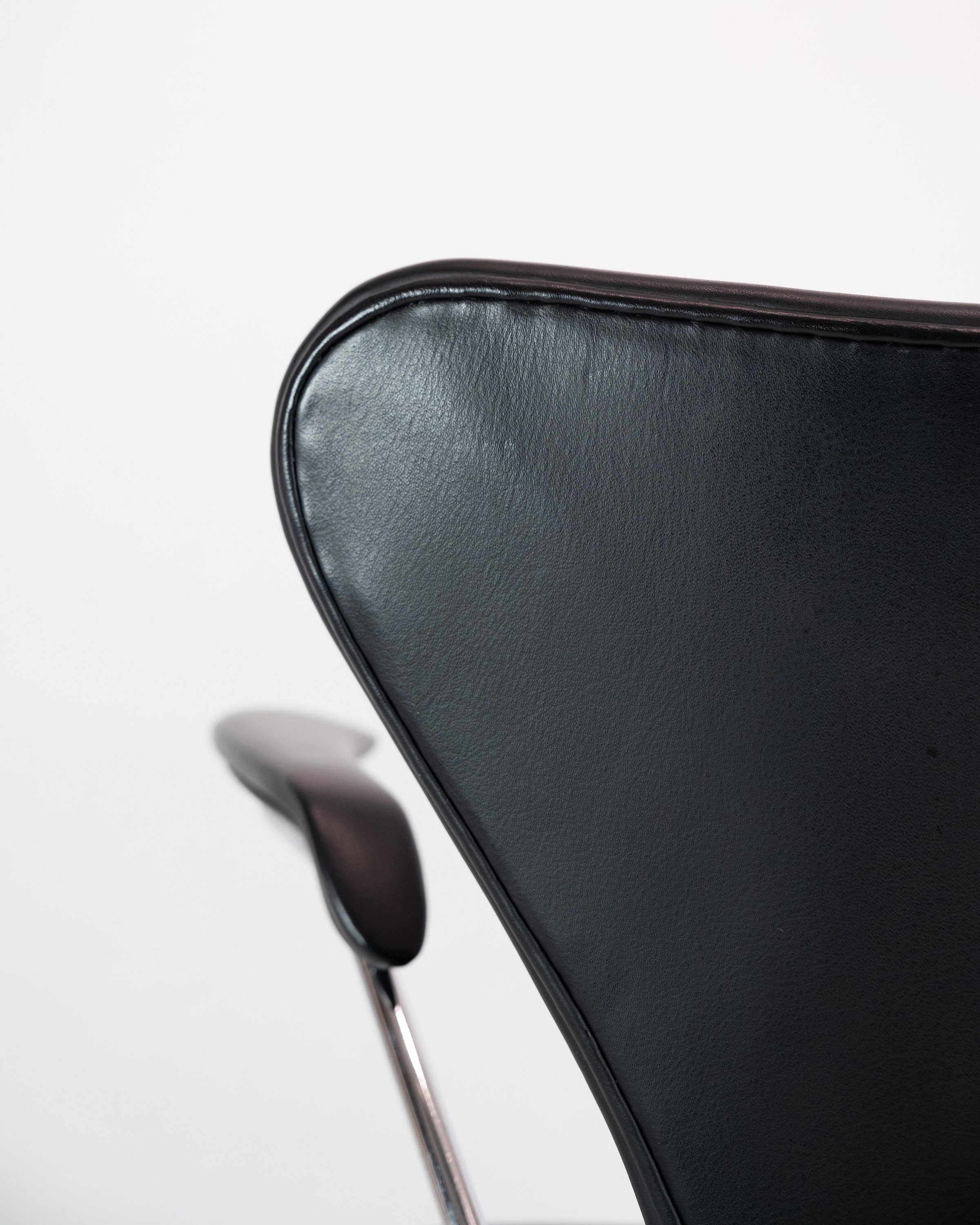 Seven Chair With Armrests Model 3207 of Black Leather by Arne - Etsy