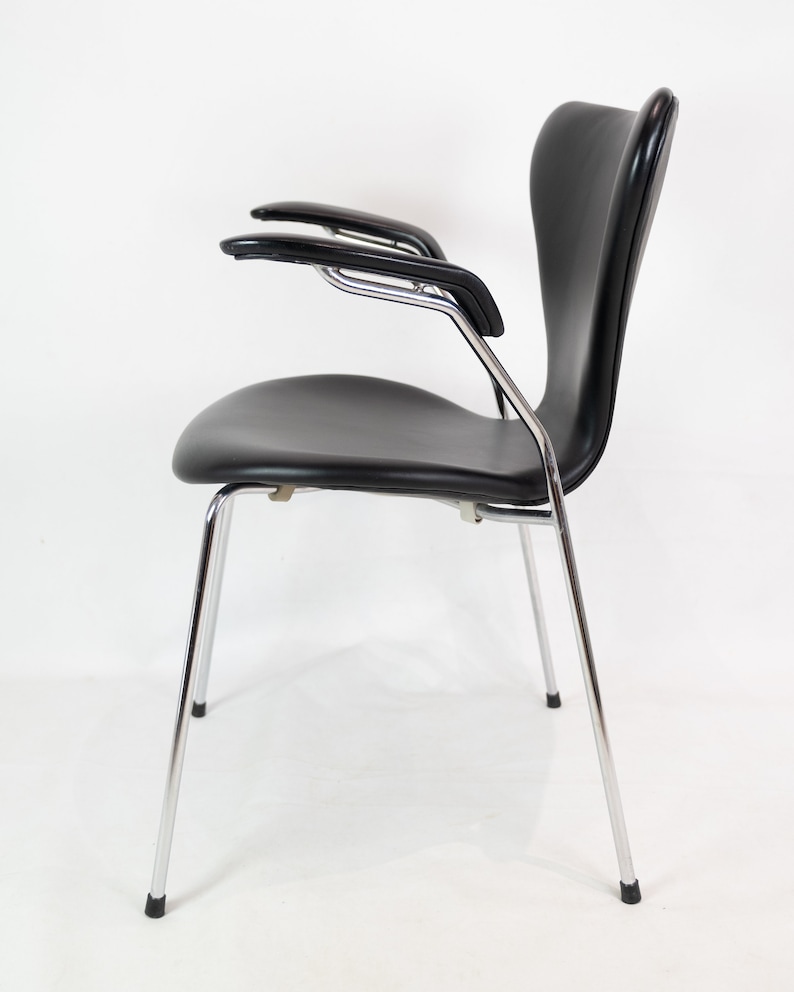 Seven Chair With Armrests Model 3207 of Black Leather by Arne Jacobsen ...