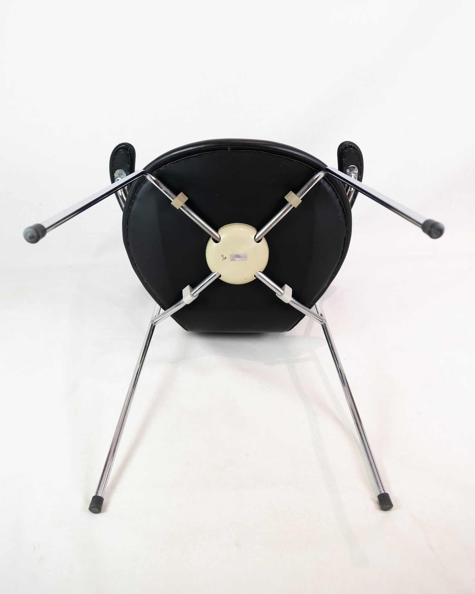 Seven Chair With Armrests Model 3207 of Black Leather by Arne Jacobsen ...