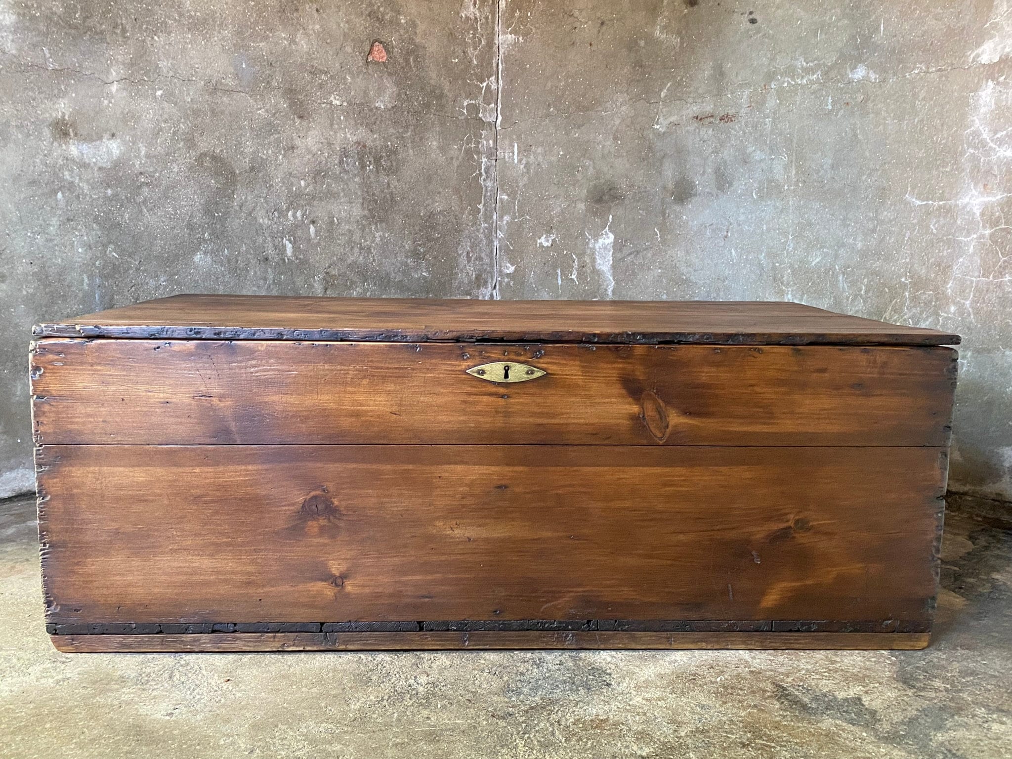 Large ANTIQUE Rustic Wooden Trunk Chest, Coffee Table, TV Stand ...