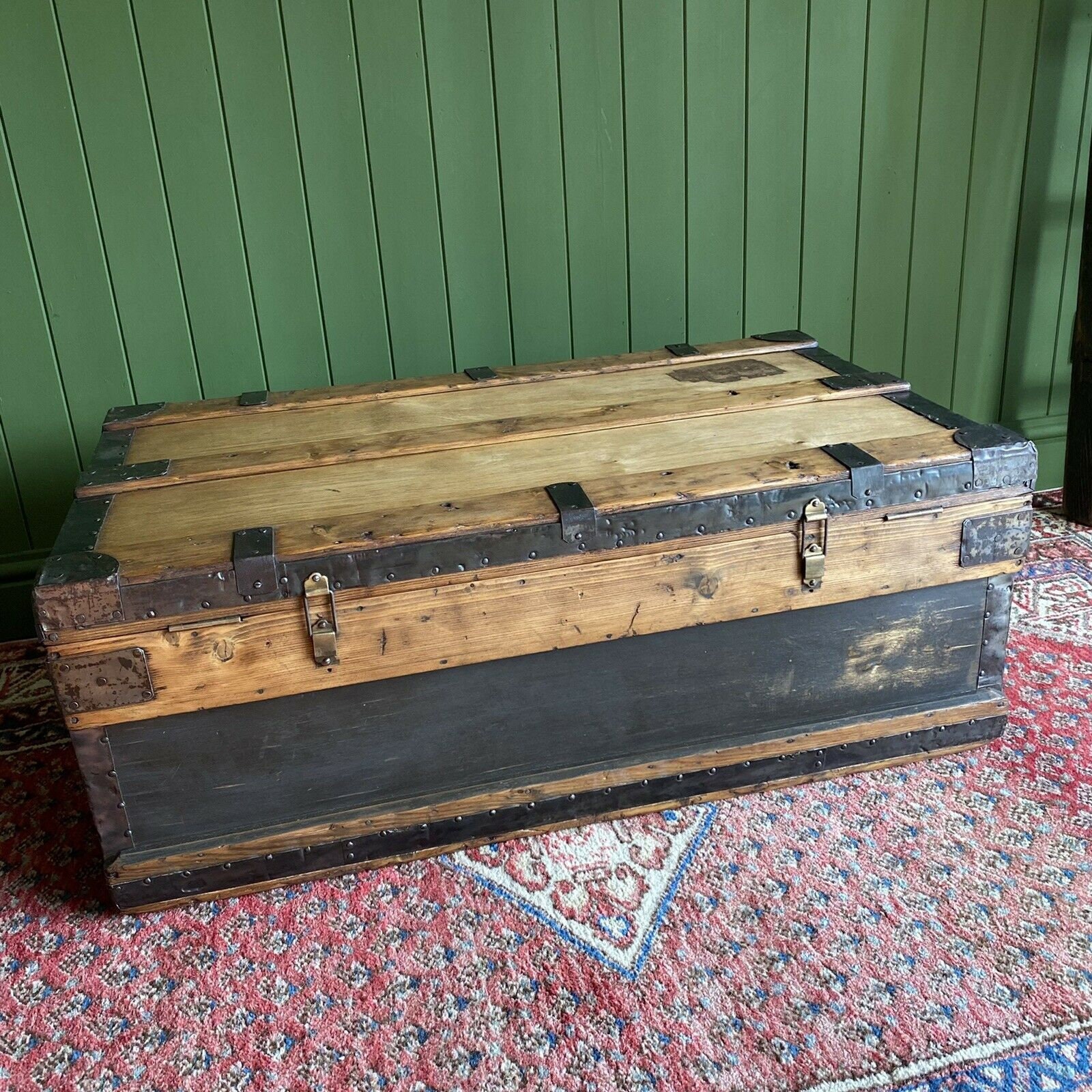 ANTIQUE Industrial Rustic Trunk Chest Coffee Table Storage Box Key ...