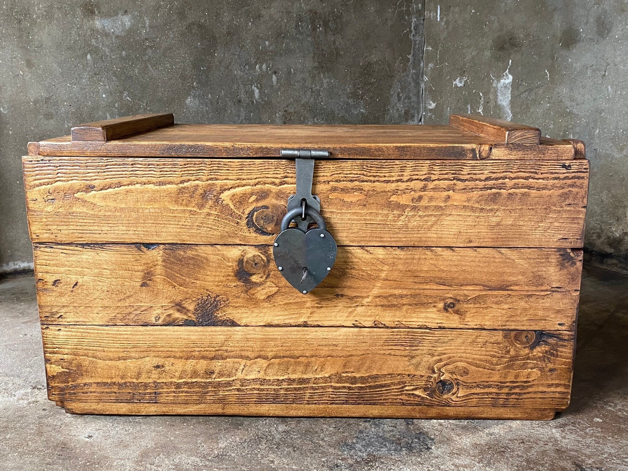 Rustic Wooden Chest Trunk Coffee Table | Vintage Pine Plank Storage Box ...