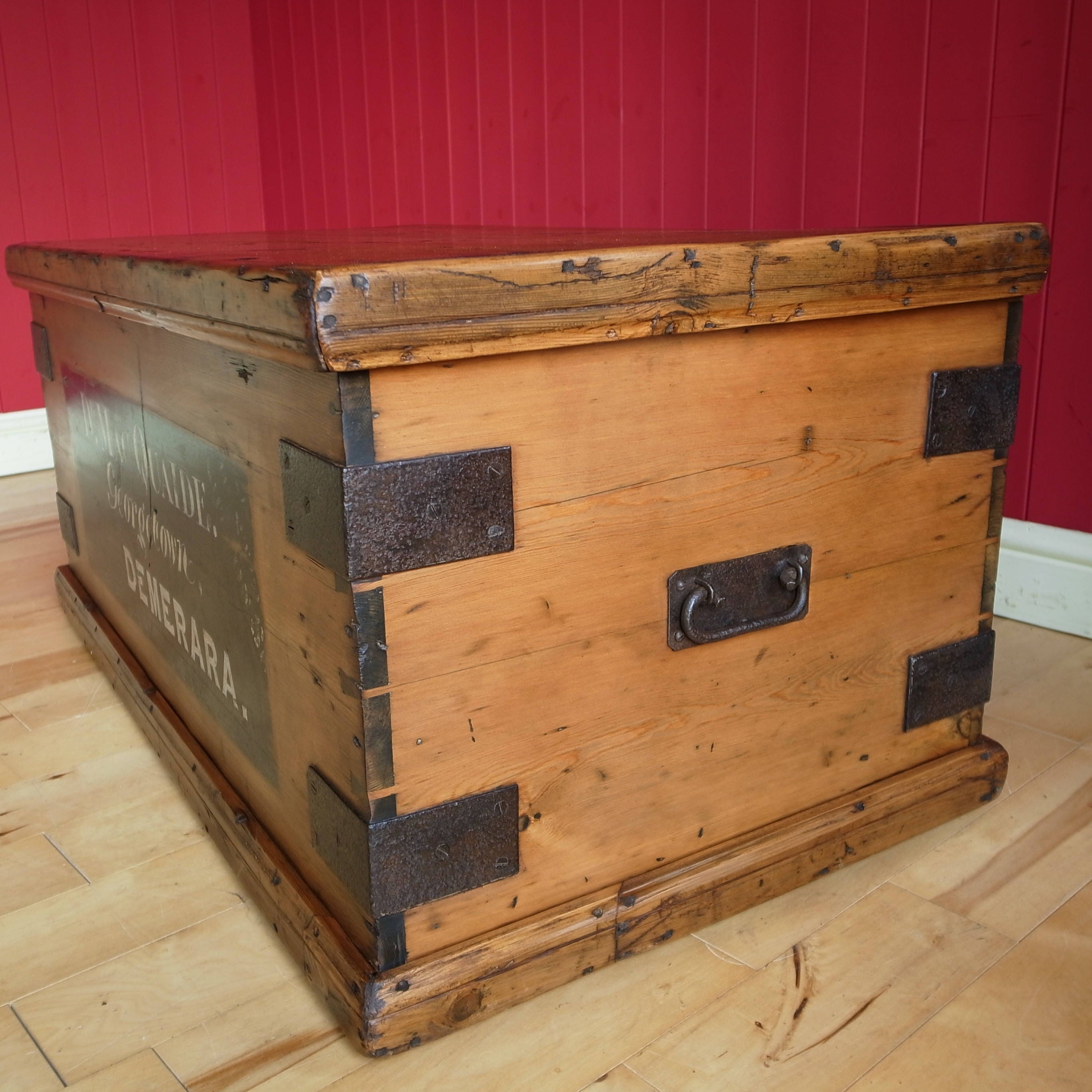 ANTIQUE VICTORIAN CHEST Coffee Table Storage Trunk Campaign Chest ...