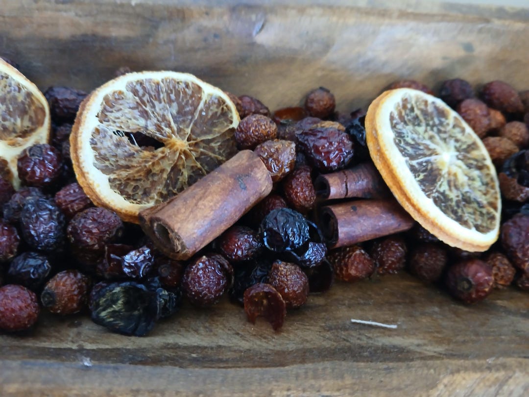 Primitive Potpourri With Rose Hips, Cinnamon & Orange Slices ...