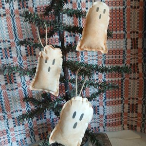 Primitive Ghost Ornaments or Bowl Fillers – Handmade Grungy Halloween ...