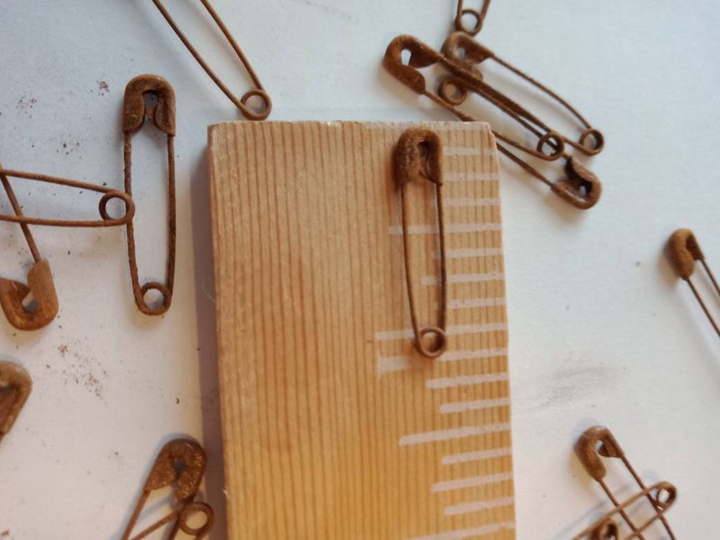 10 Rusty Safety Pins Small Size - Etsy