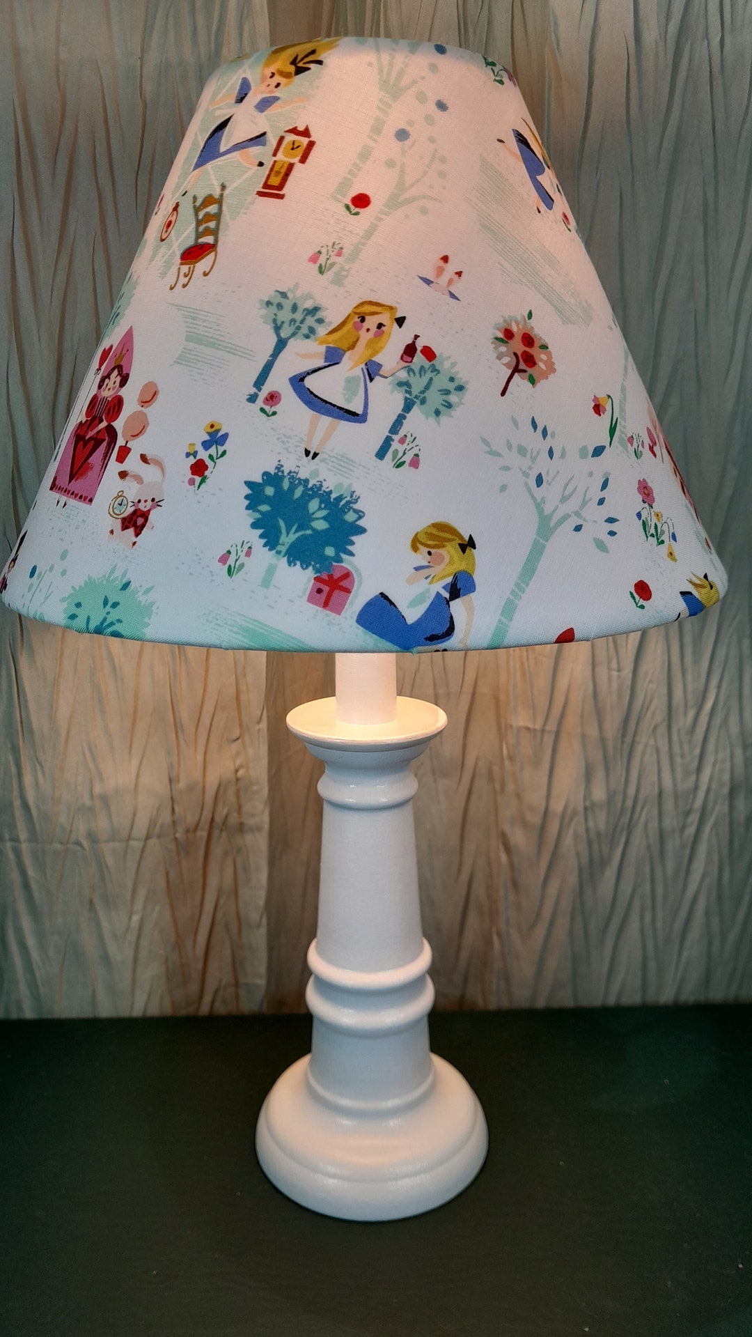 Alice in Wonderland Nursery Accent Lamp, Queen of Hearts Cheshire Cat ...