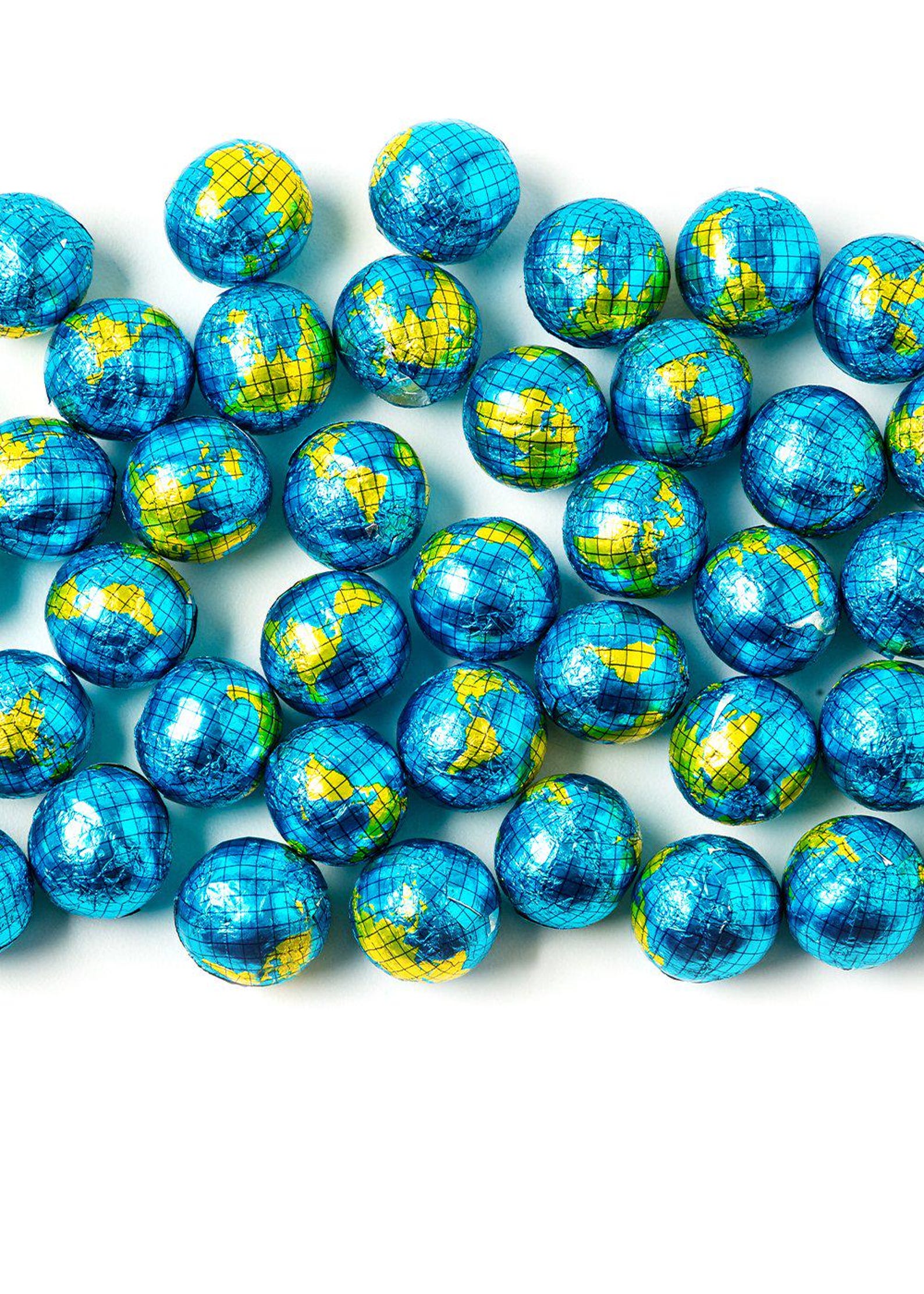 World Globe Premium Chocolate Earth Balls Wrapped in Earth Colored Foil ...