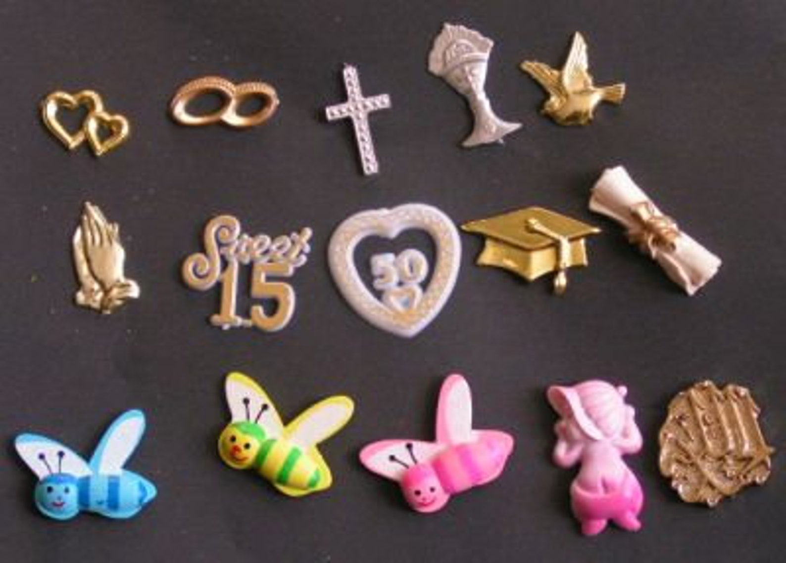 Personalized Corsage / Capias Flower Bouquet With Ribbon, Charm & Pin ...