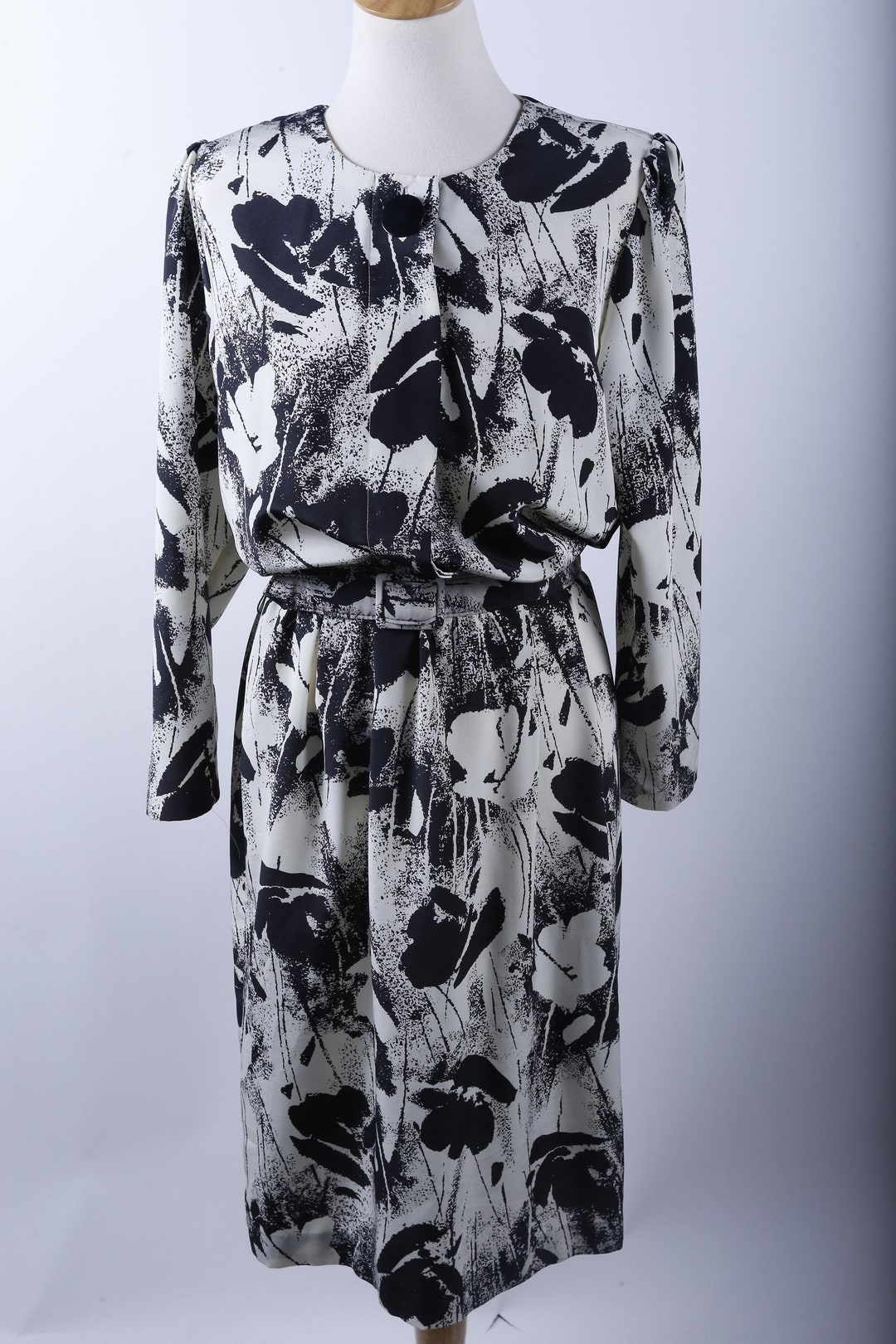 Dress, White, Black, Long Sleeves, Flowers, Shoulder Pads, Belt ...