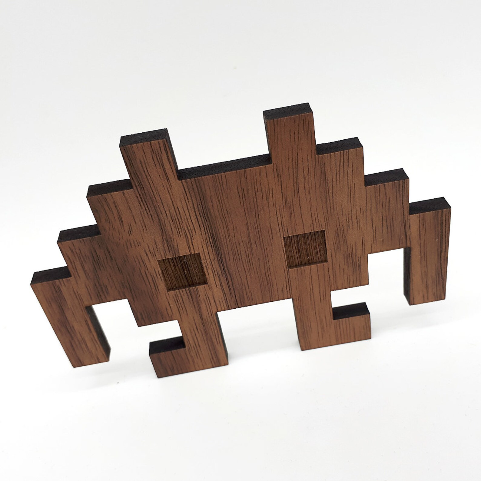 Magnet Space Invader en bois gravé et découpé au laser. | Etsy France