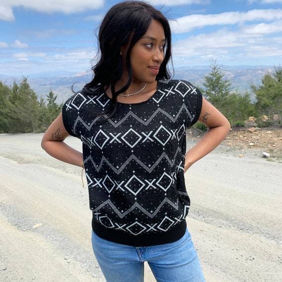 Black and White Geometric Striped Diamond Pattern Sle… - Gem