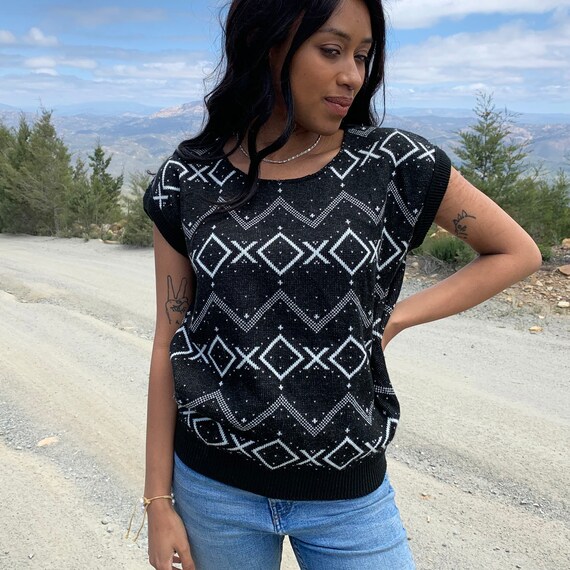 Black and White Geometric Striped Diamond Pattern Sle… - Gem