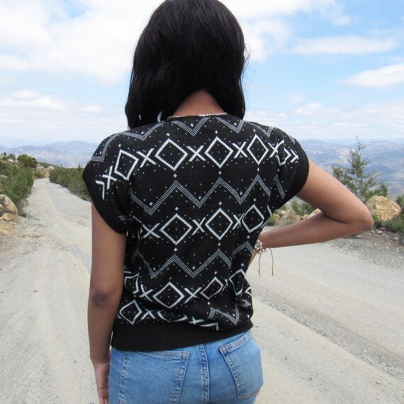 Black and White Geometric Striped Diamond Pattern Sle… - Gem