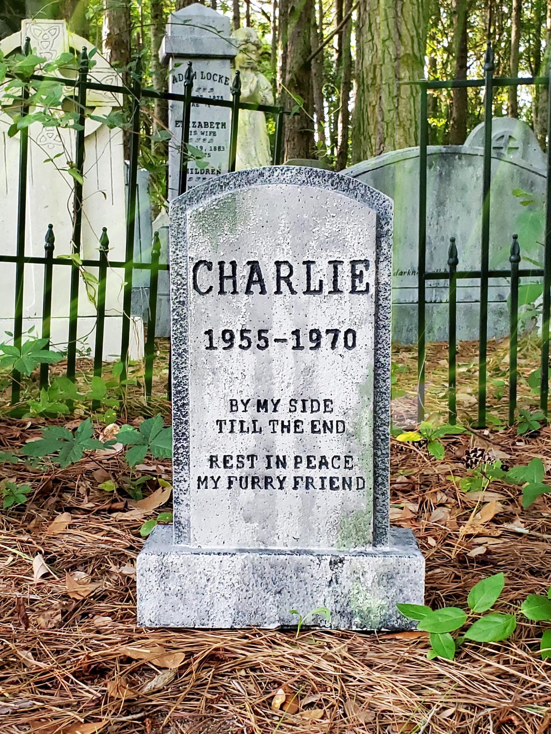 Evil Soul Studios Pet Cemetery My Furry Friend Charlie Tombstone ...
