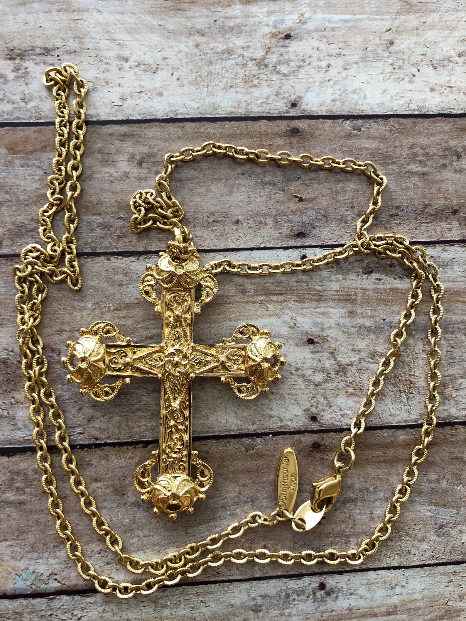 Smithsonian Museum for Avon, Chain Crest Cross Necklace Designer ...