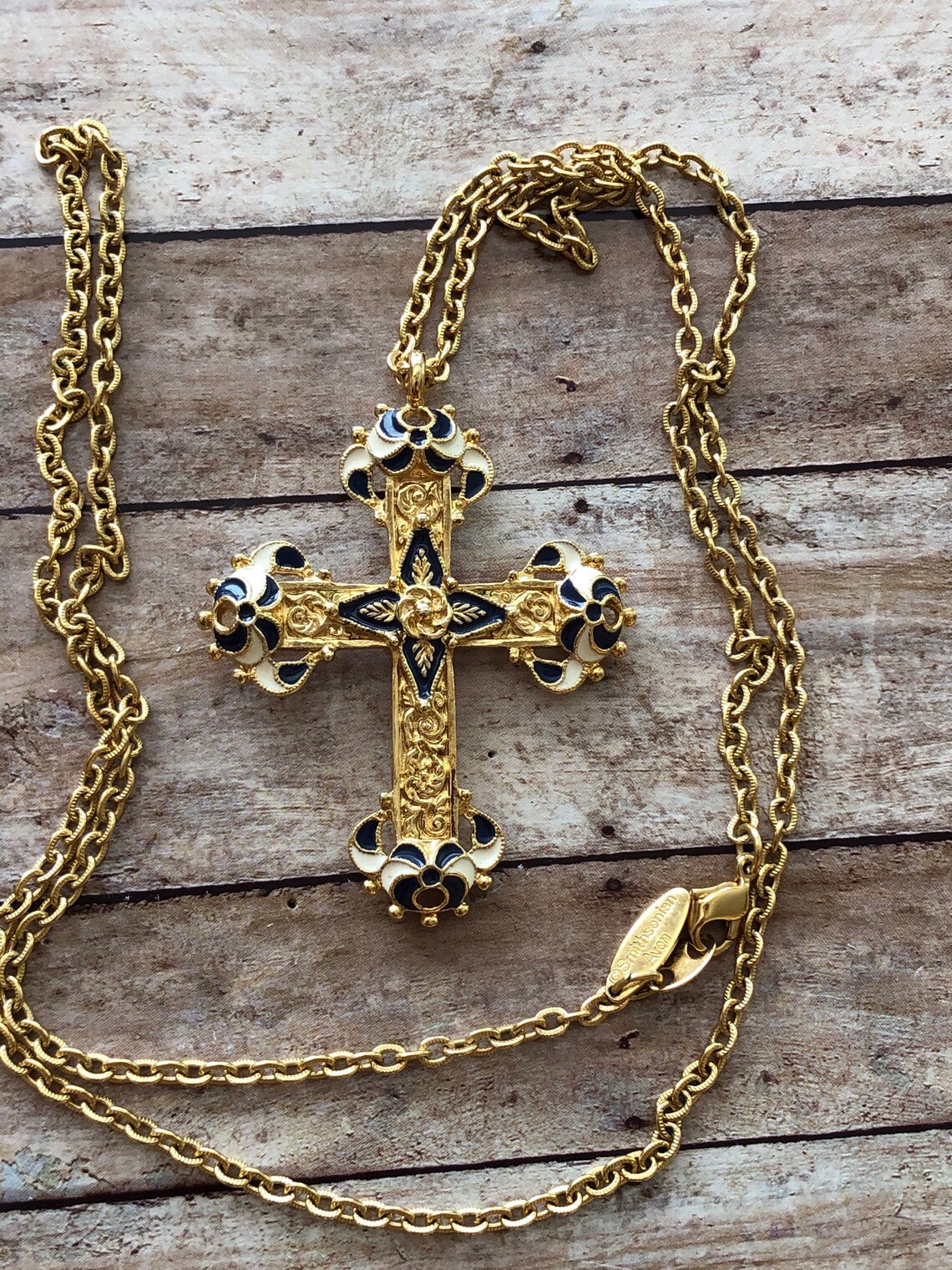 Smithsonian Museum for Avon, Chain Crest Cross Necklace Designer ...