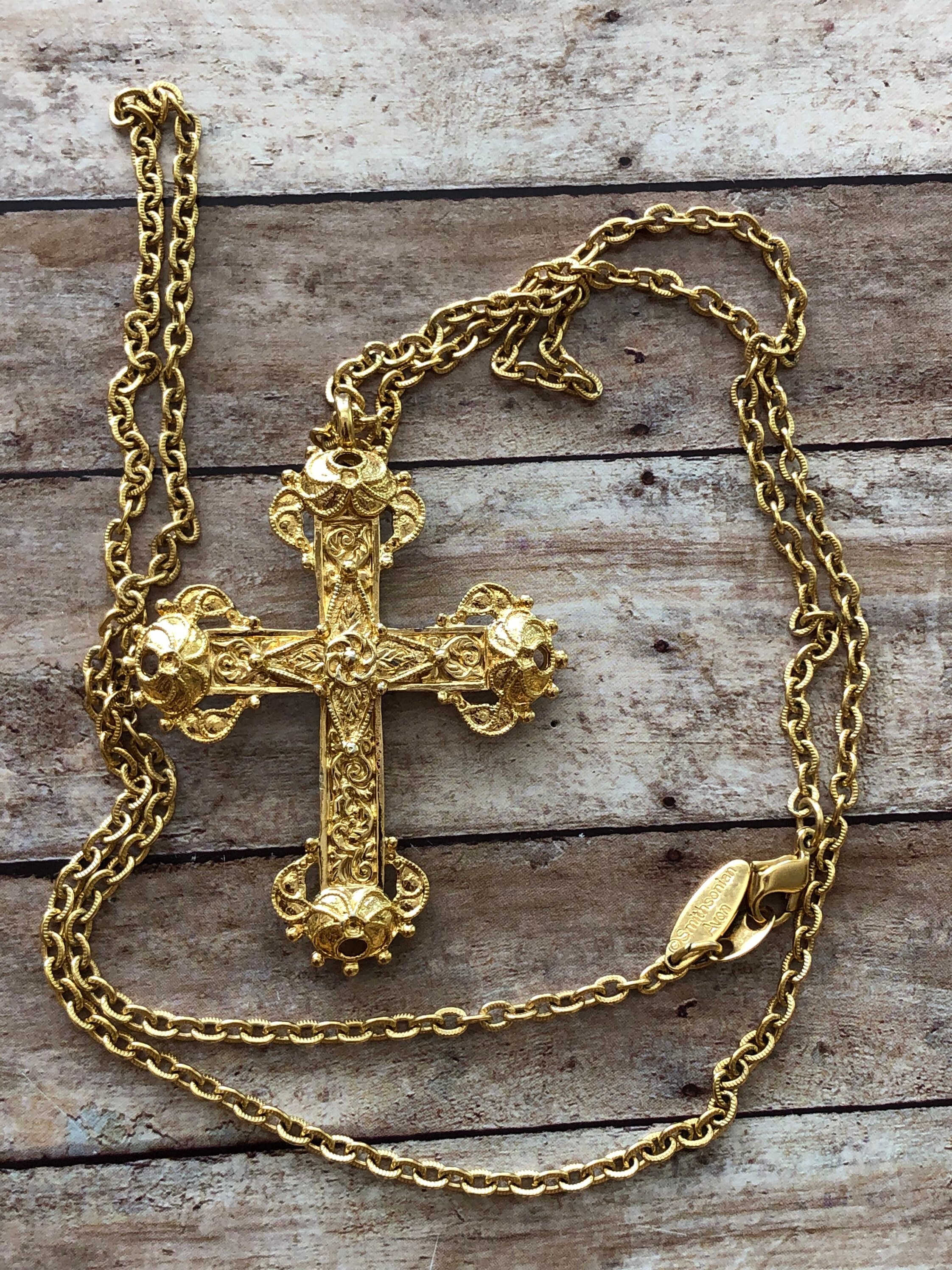 Smithsonian Museum for Avon, Chain Crest Cross Necklace Designer ...