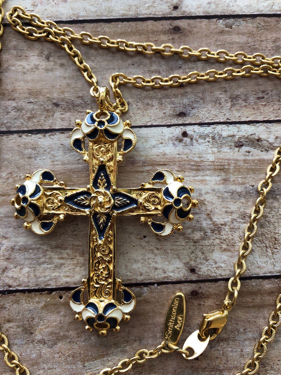 Smithsonian Museum for Avon, Chain Crest Cross Necklace Designer ...