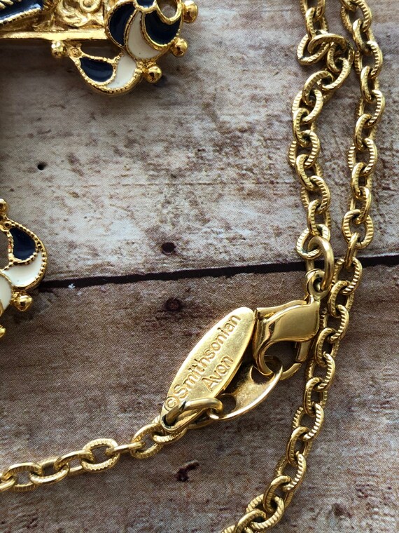 Smithsonian Museum for Avon, chain crest cross neckl… - Gem