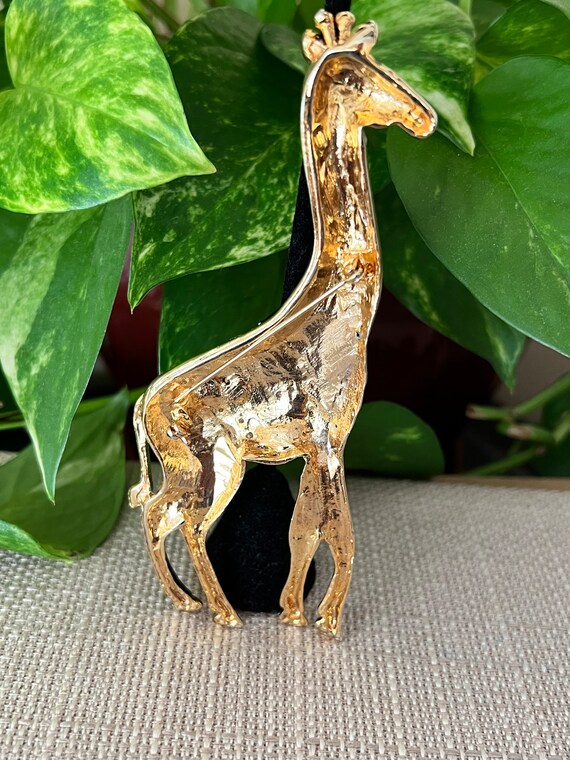 Giraffe Brooch / Tall giraffe enamel brooch/ Green g… - Gem