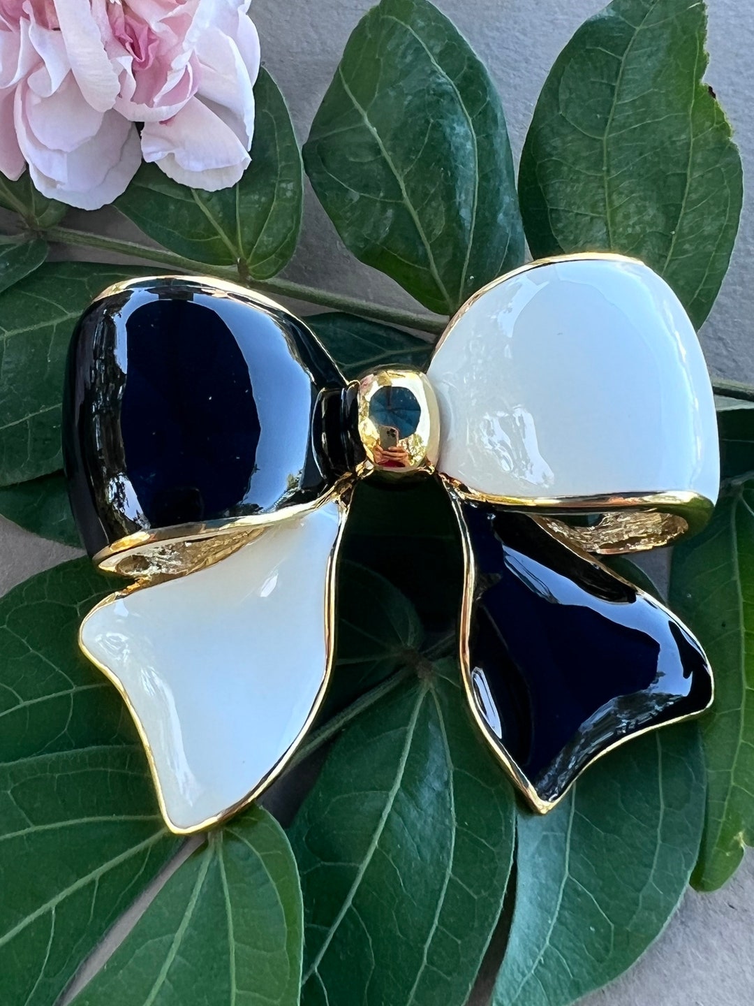 Bow Brooch/joan Rivers Black and White Enamel Bow Pin/gold Tone White ...