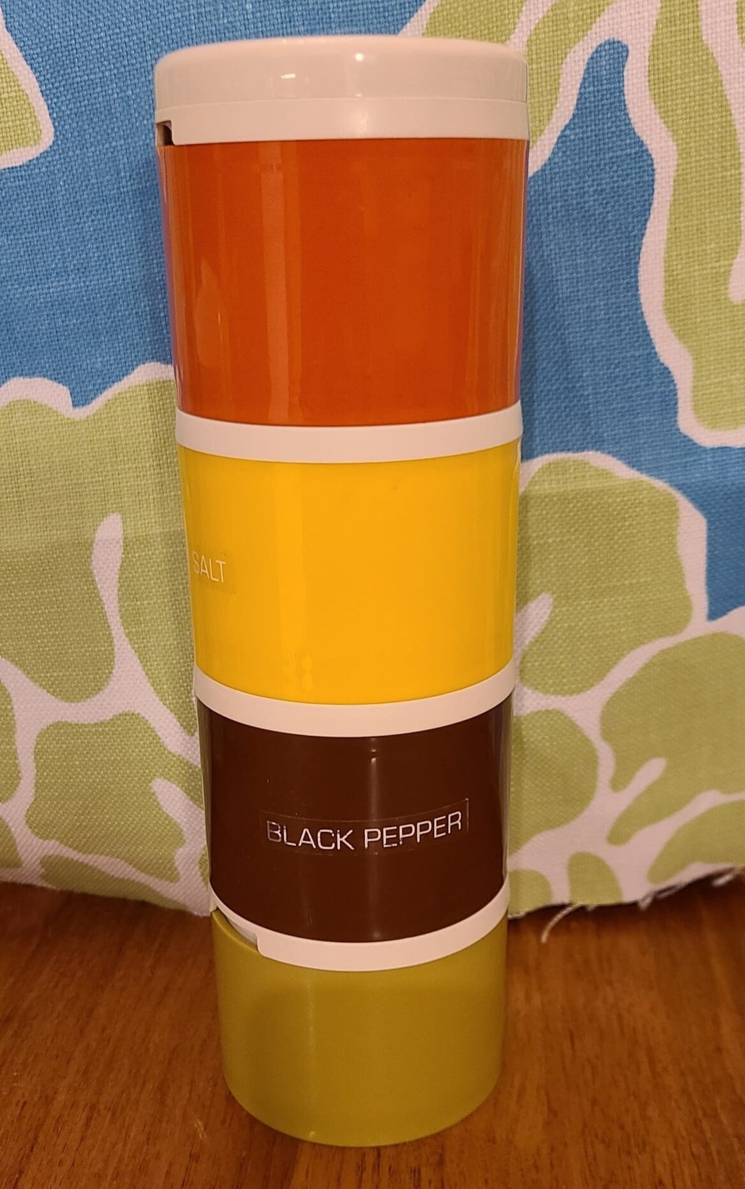 TUPPERWARE SPICE SHAKERS Vintage Harvest Colors Set of 4 Stackable Mid ...