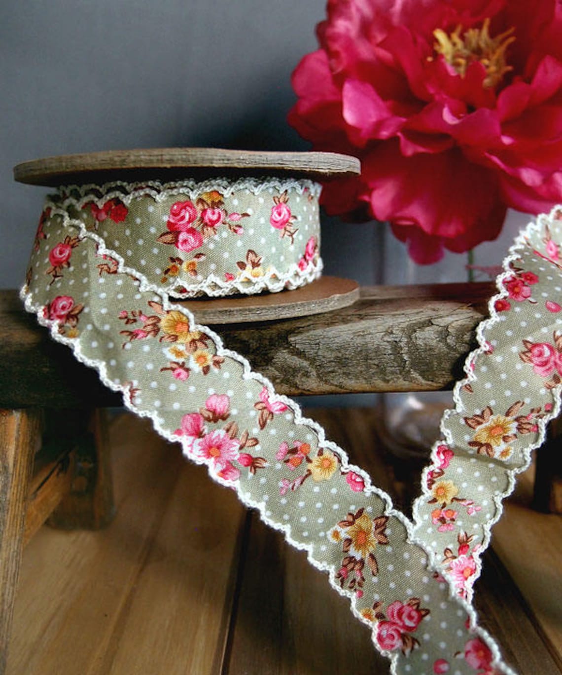 Vintage Floral Scalloped Ribbon, 1-inch, 10-yards - Choose * Free ...