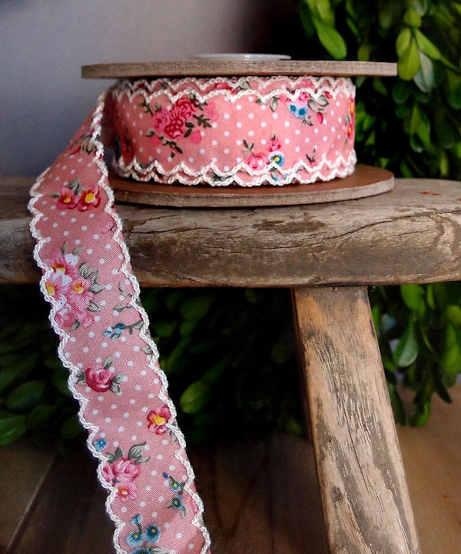 Vintage Floral Scalloped Ribbon, 1-inch, 10-yards - Choose * Free ...